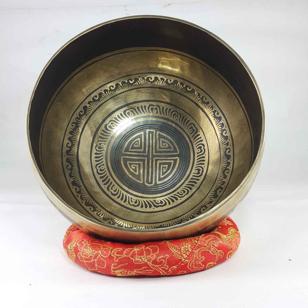 Sri yantra carved Tibetan jambati bowl • Mandalas Life